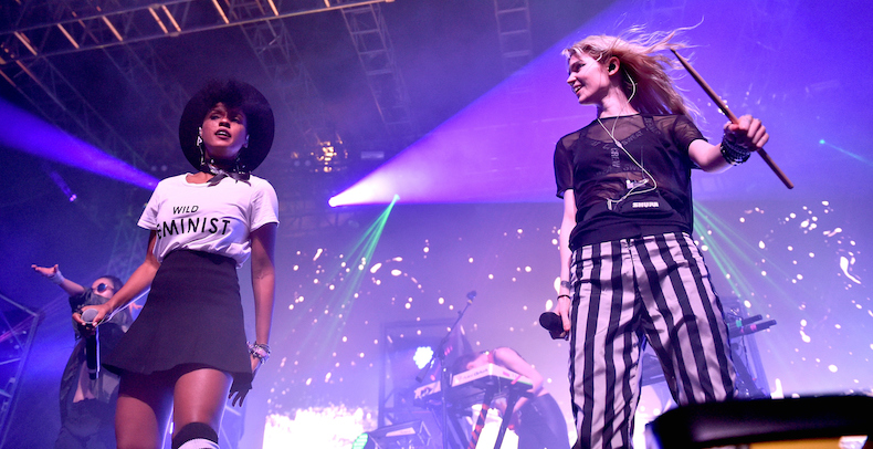 Watch: Grimes Slays Coachella With Energetic Set! - Sherpa Land